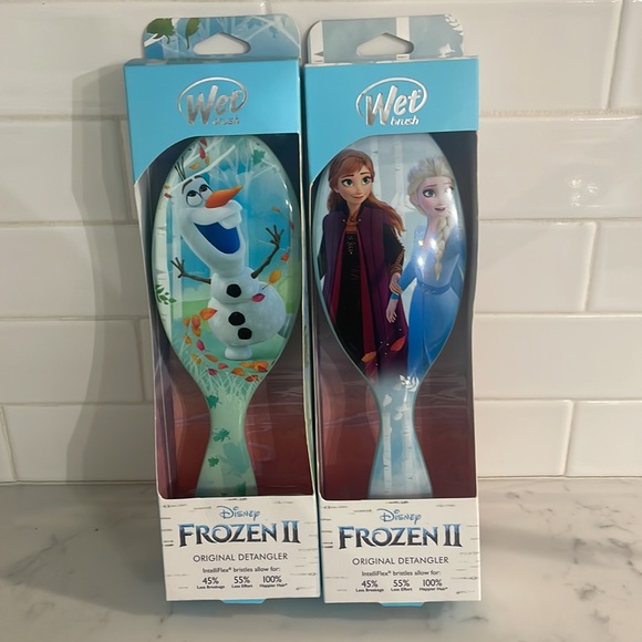 Disney | Hair | Disneys Frozen Set Of 2 The Wet Brush Olaf Anna Elsa ...